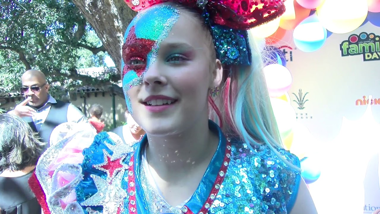 JoJo Siwa Talks About Her Fans and What She Loves Most About Performing ...
