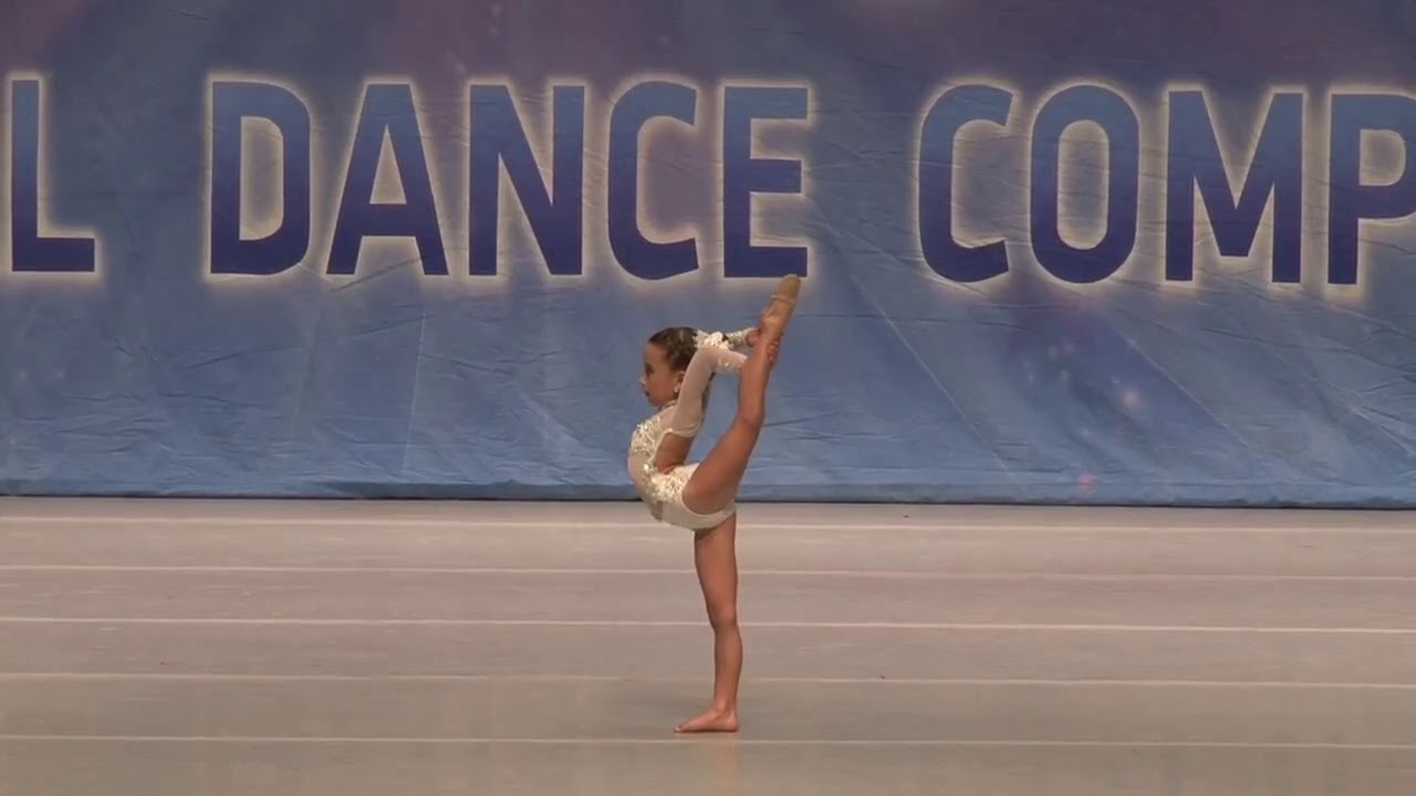 Chloe Silva dance reel (hole in the heart) - YouTube