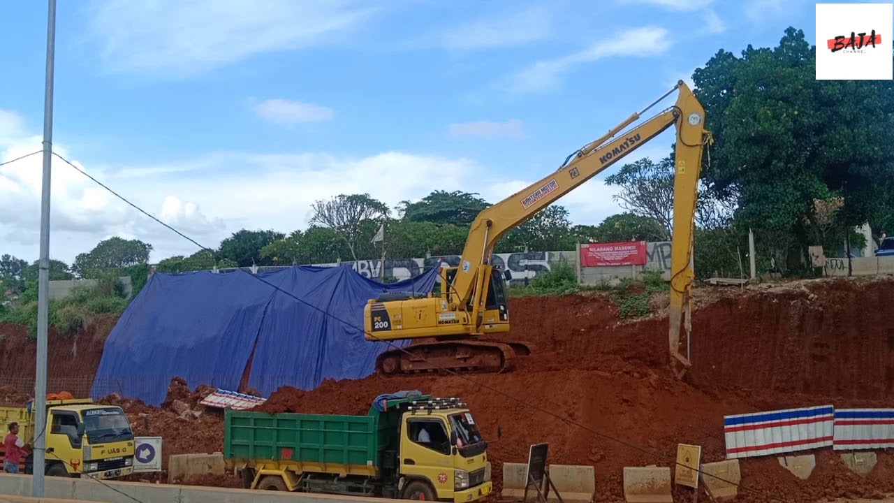 Excavator long arm komatsu || Beko besar gali tanah - YouTube