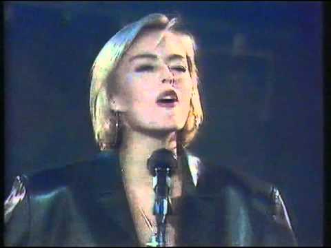 Eighth Wonder "I'm Not Scared" - YouTube