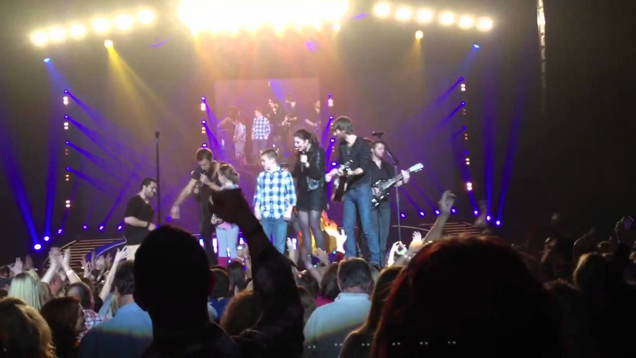 Lady Antebellum performs Singing Me Home in Pikeville, KY 1 - YouTube