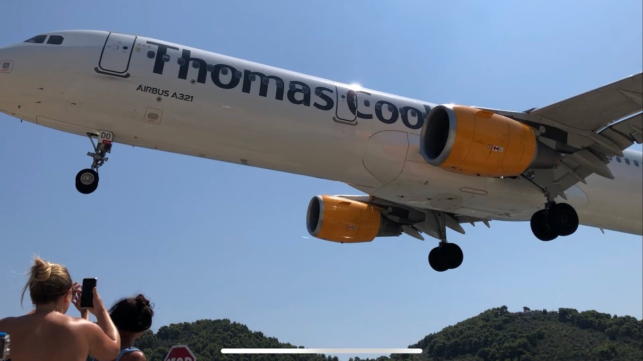 WORLDS SHORTEST AIRPORT RUNWAY - YouTube