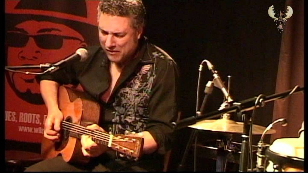 Big daddy Wilson - Anna Mae Live @ the Bluesmoose café - YouTube