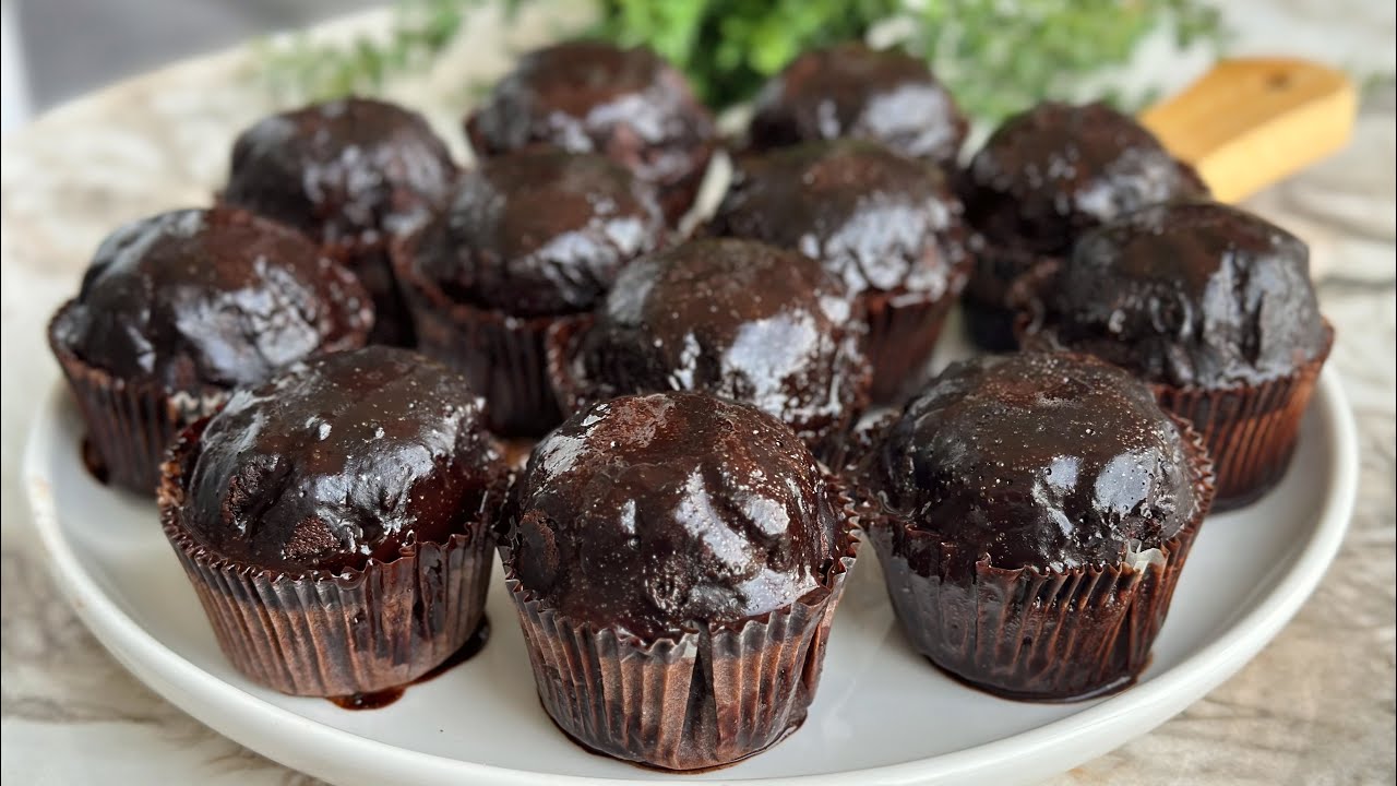 BU GÜNE DEK YAPTIKLARIMIN EN İYİSİ🤩BOL SOSLU BROWNİ KEK TARİFİ - YouTube