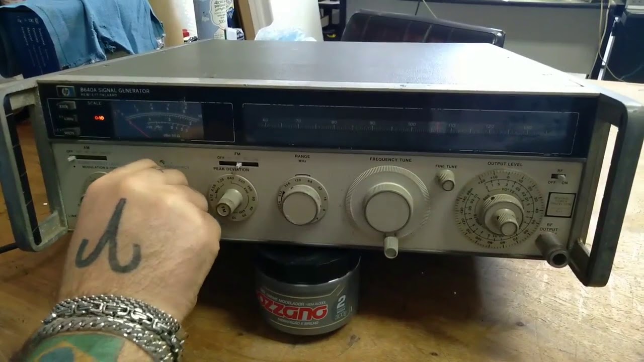 HP 8640A GERADOR DE SINAL DE 450KHz À 550MHz - YouTube