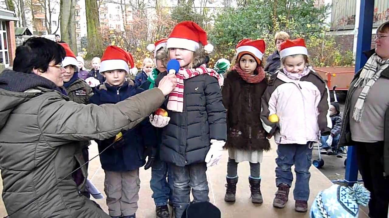Kinder bringen ein Weihnachtsgedicht - YouTube