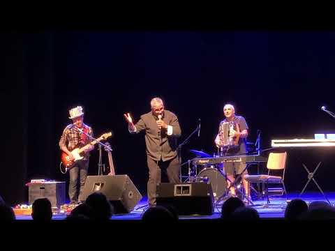 Borracho, pero con flores - YouTube
