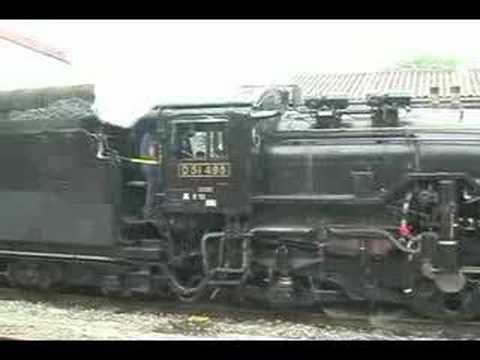 蒸気機関車 SL D51 498 横川駅で注油 - YouTube