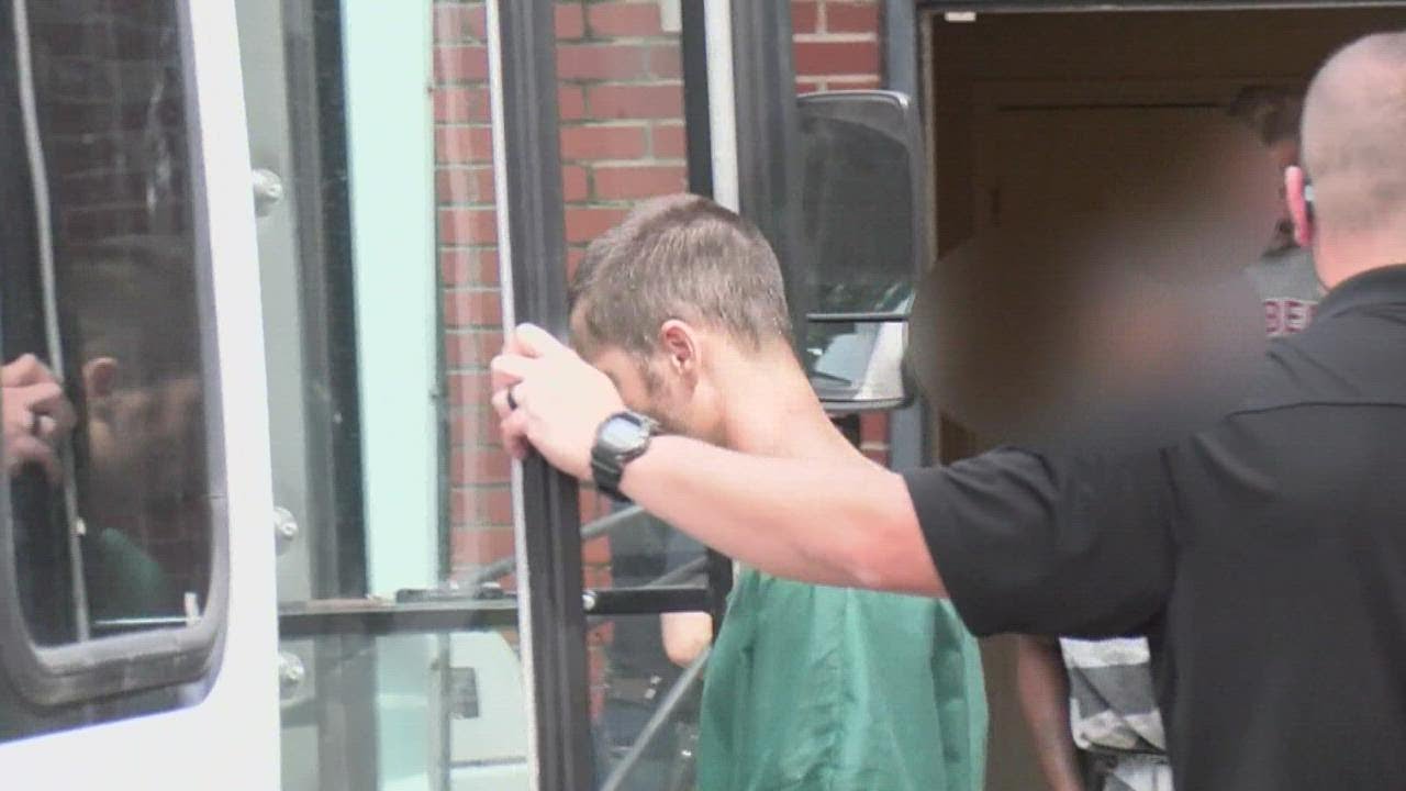 Around The Nation Man Accused Of Stealing Plane Threatening To Crash
