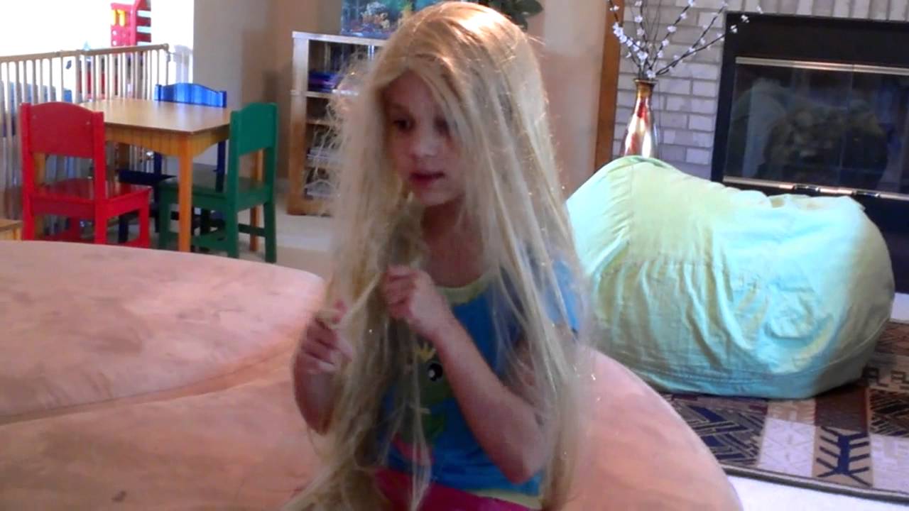 Laura singing a song from tangled - YouTube