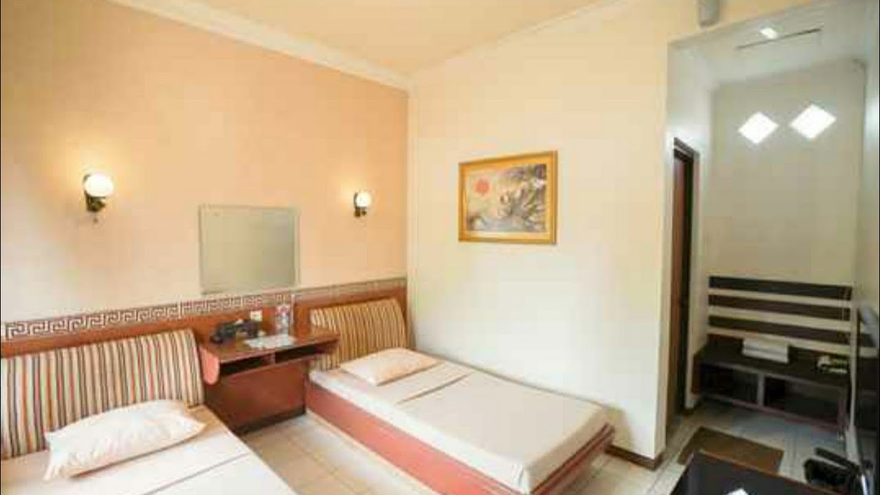 Patria Plaza Hotel Blitar - Deluxe [Room Tour] - YouTube