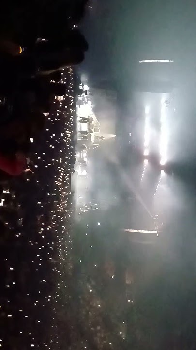 Mahmood - Intro - Ingresso concerto Milano Unipol Forum 22/10/2024 ...