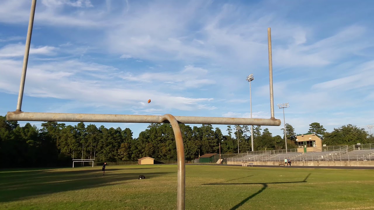 30 yard field goal by 10 year old. - YouTube