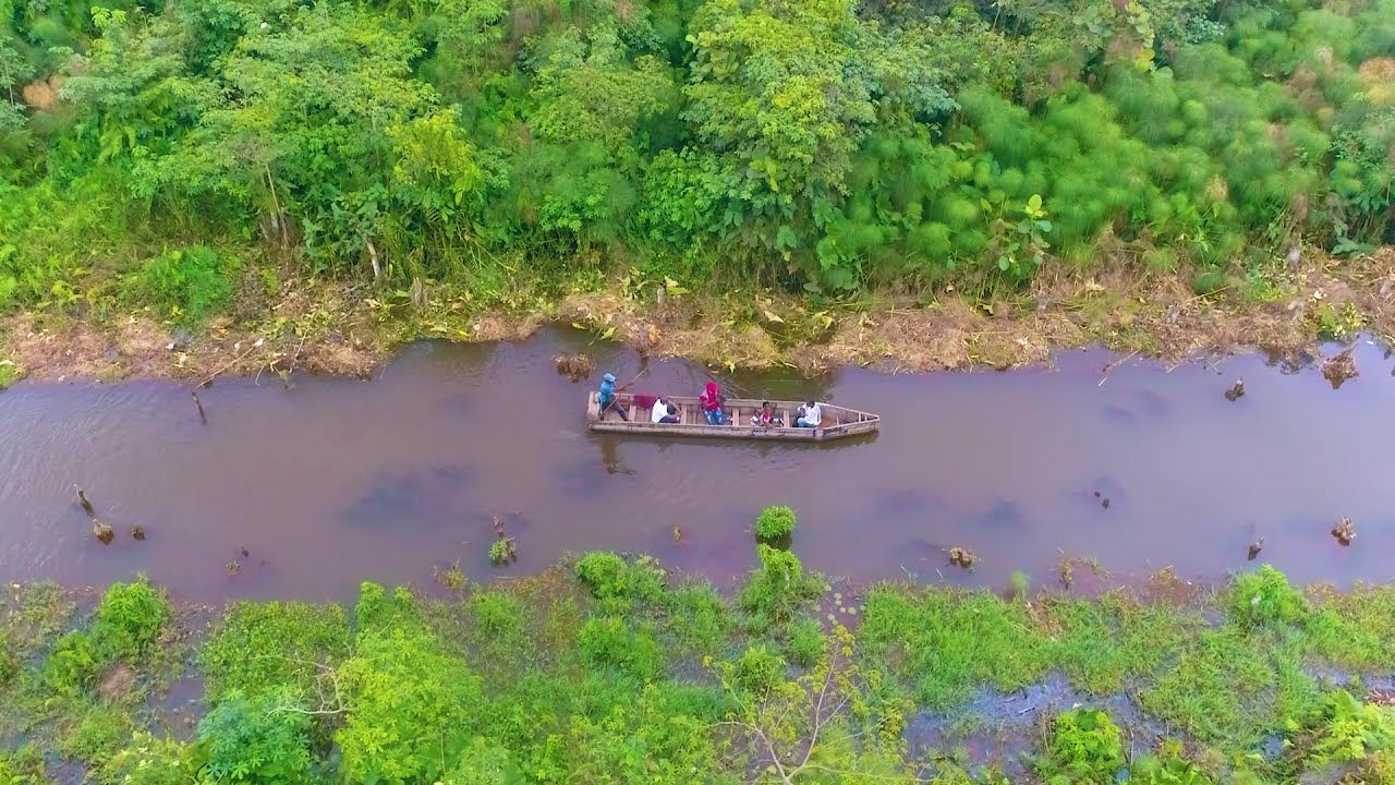 Découvrir Le Congo - La traversée à la pirogue à LOUESSI | République ...