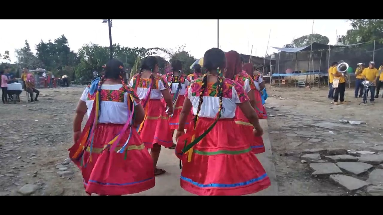 Inditas Bailando Con Banda De Viento, Fiesta Patronal en Ahuica ...