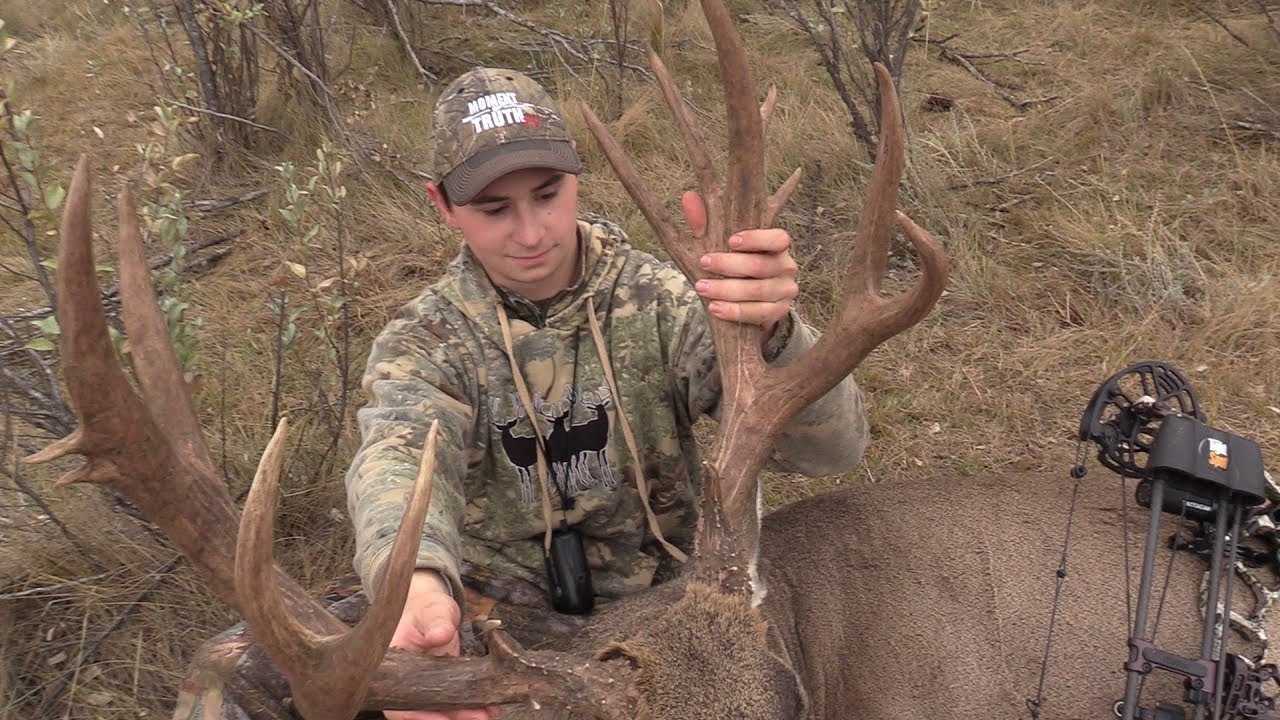 Giant 200" Mule Deer Bowkill S3 Ep4 "The Gift" - YouTube