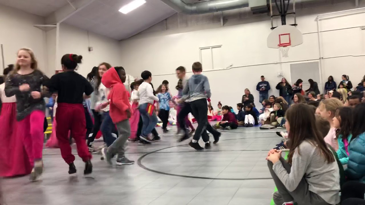 4th grade dance performance “Sasha” - YouTube