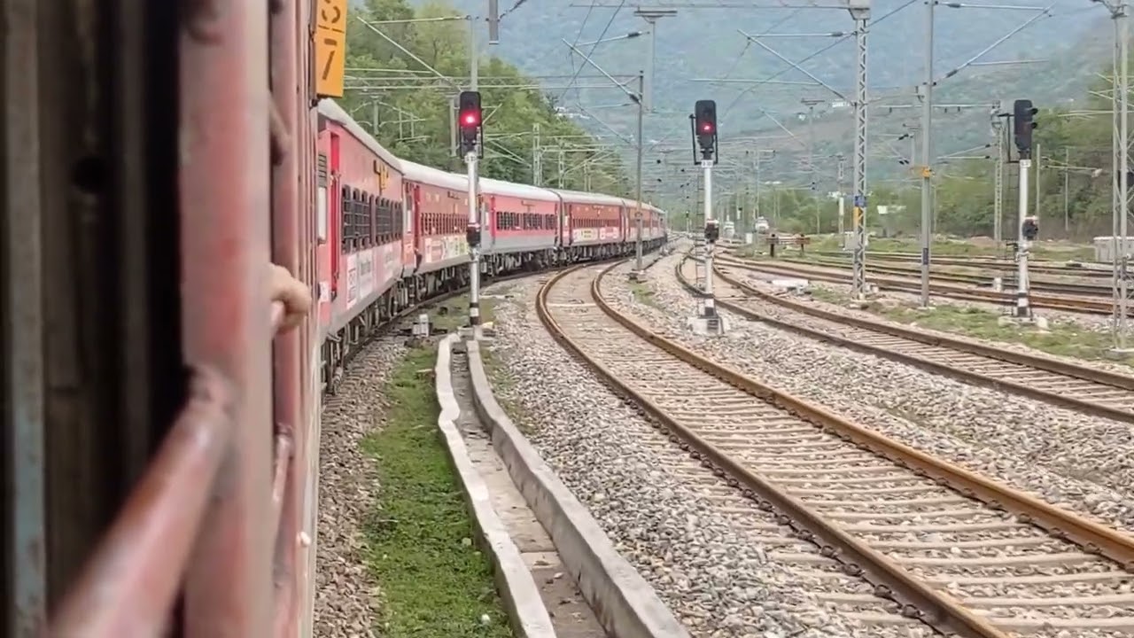 Jammu Mail 14033 Departing #udhampur #jammumail #jammutawi #udhampur ...