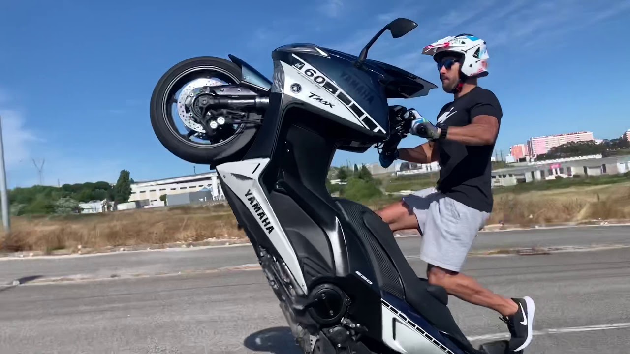 YAMAHA TMAX WHEELIE - YouTube