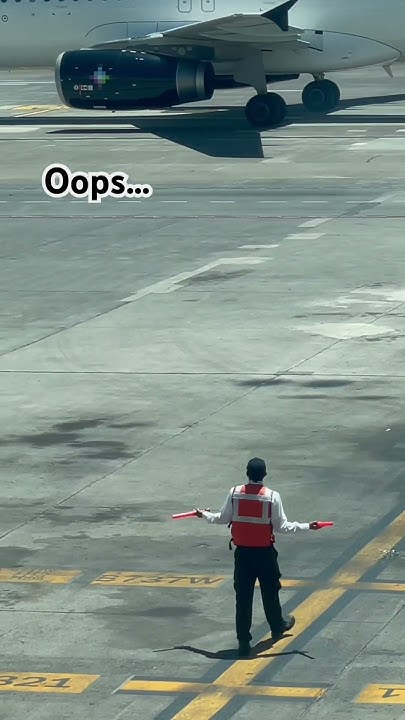 Ramp Agent gets confused when plane doesn’t turn into his gate #airbus #a320 #volaris #aviation ...