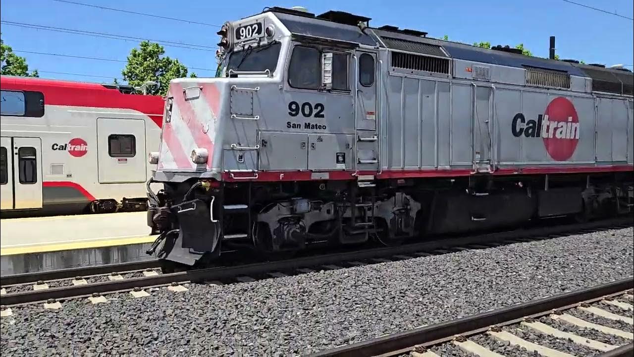 Caltrain JPBX 902 EMD F40PH-2 leading Southbound 232 at San Jose Diridon Station - YouTube