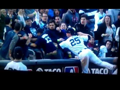 Yankees Fan Flashes the Players - YouTube