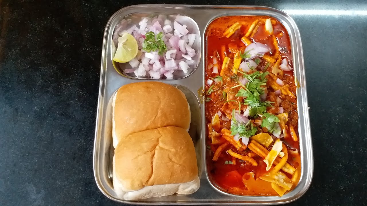 Missal Pav| मीसल पाव|spicy and chatpata dish - YouTube