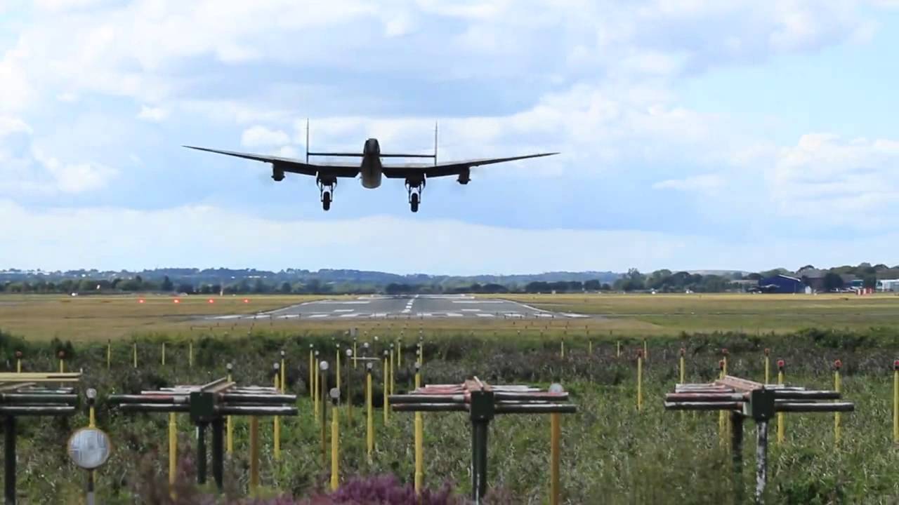 Lancaster Bomber Flies Low & Fast, LOUD!!! - YouTube