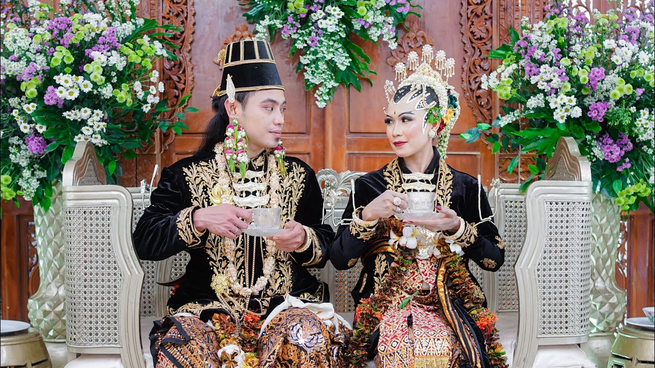 Pernikahan adat jawa (Paes ageng kanigaran) - YouTube