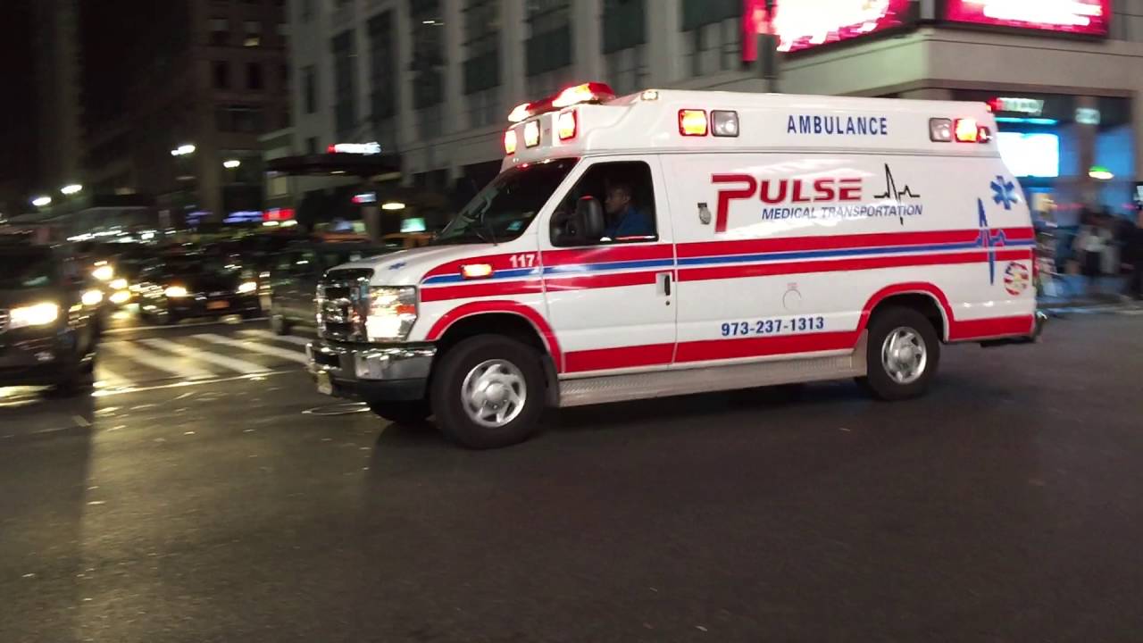 RARE CATCH OF A PULSE MEDICAL TRANSPORTATION EMS AMBULANCE RESPONDING ...