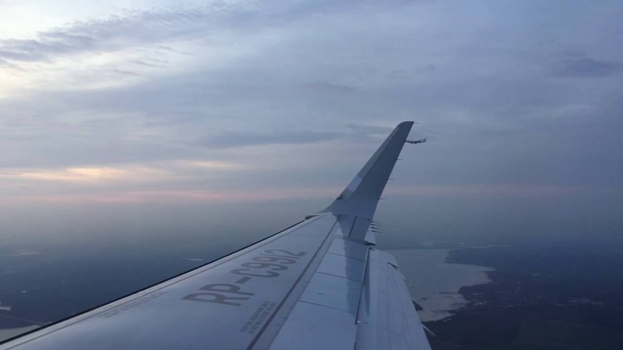 Philippine Airlines PR501 flight arriving at Singapore Changi airport ...