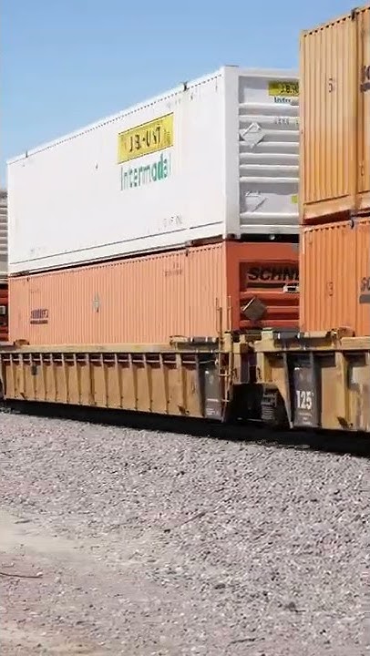 BNSF 9287 WITH CSX POWER EASTBOUND NEEDLES SUB - YouTube