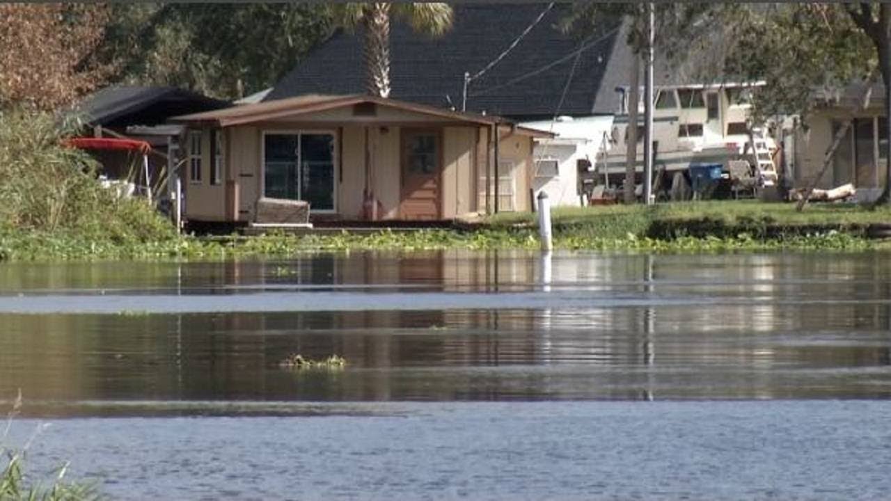 St. Johns River flood levels dropping in Astor weeks after Irma - YouTube
