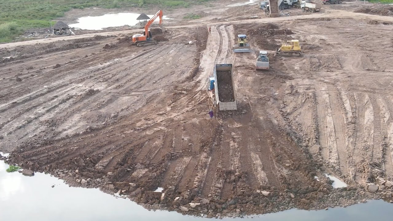 Powerful Bulldozer pushing rock filling up into water area |Machine Kh ...