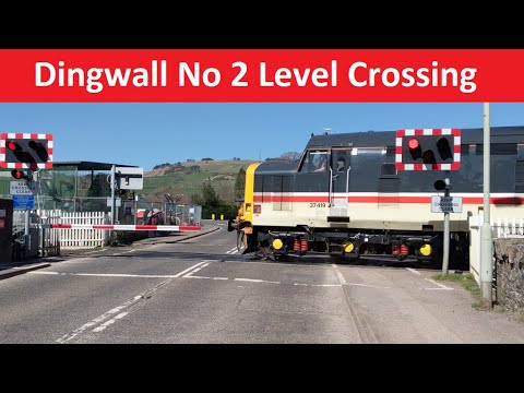 Dingwall No. 2 Level Crossing - Network Rail test train - Kyle of ...