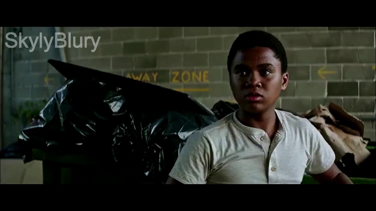 IT - Mike Finds With Pennywise For The First Time - Full Scene HD - YouTube