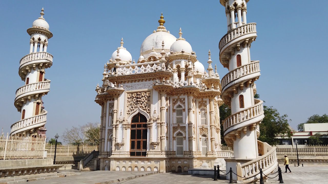 JUNAGADH Uparkot Fort | Buddhist Caves | Maqbara Palace | Silent ...