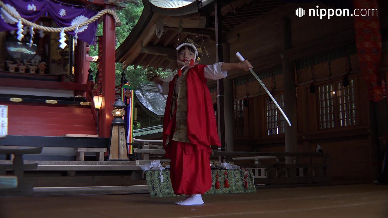 Chigo no Mai: Dancing in Worship of Mount Fuji | Nippon.com: Japan in ...