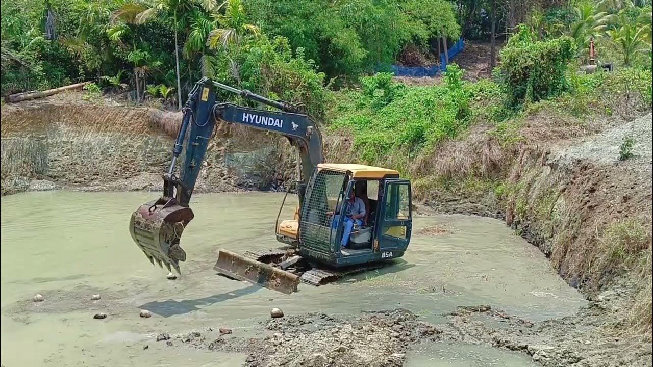 Ditch Cleaning Excavator Works 😲 Hyundai 85A Smart Excavator ...
