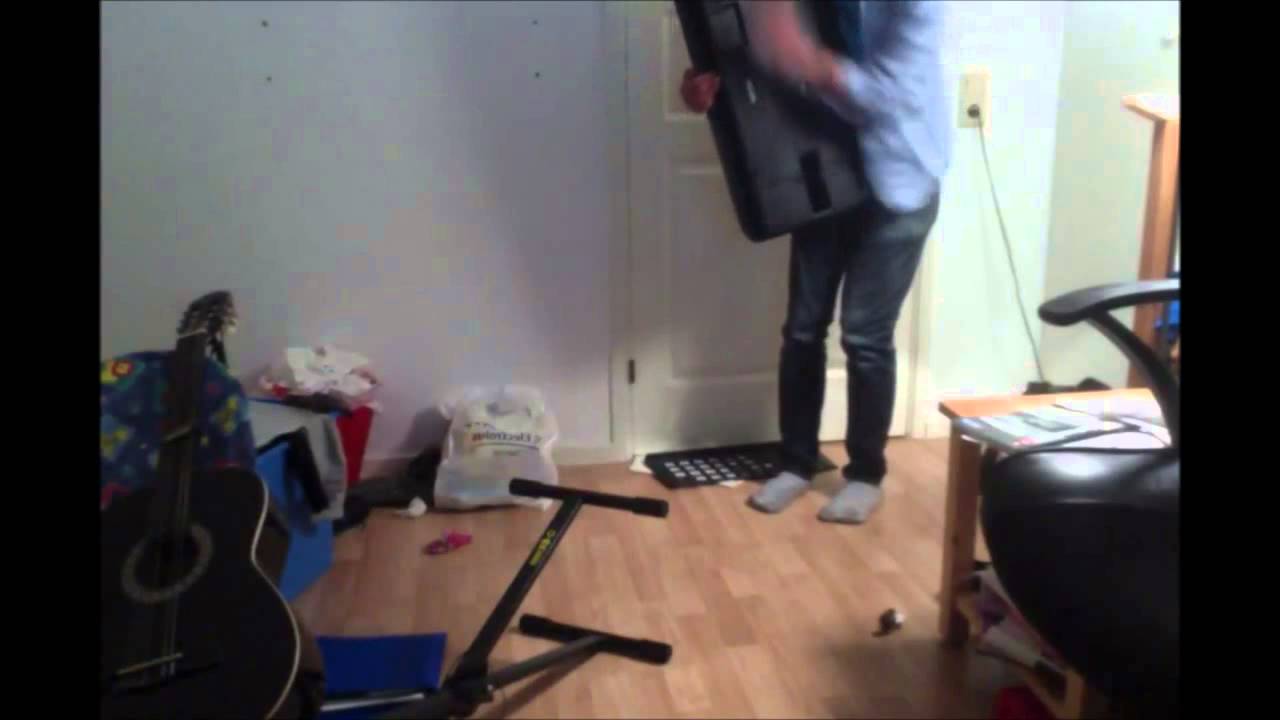 Asian Kid Accidentally Smashes Keyboard - YouTube