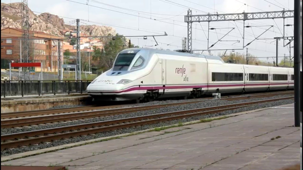 Partida de um AVE S-102 da estação de Puertollano - YouTube