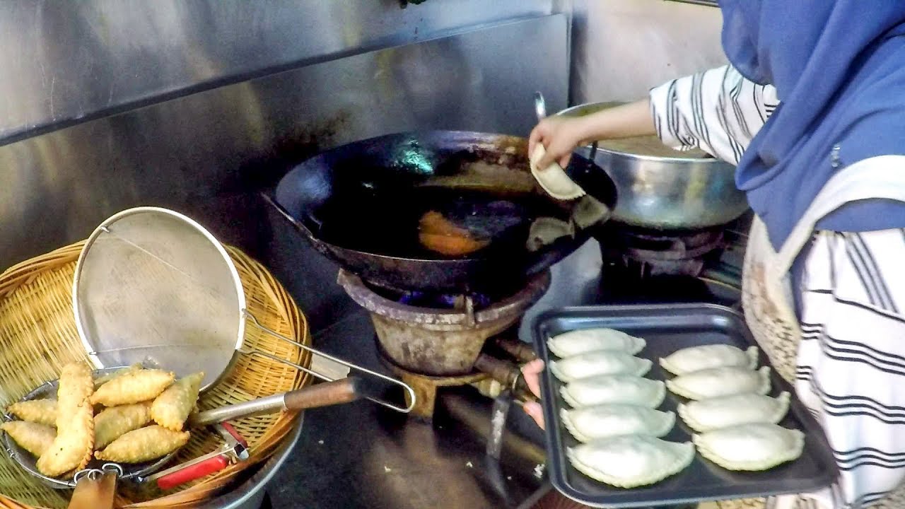 Preparing and Cooking 'Epok-Epok', Curry Puffs. Singapore Street Food ...