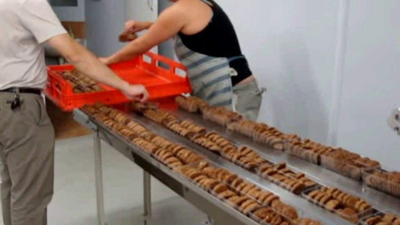 horizontal packing machine pillow pack bread biscuit packaging with gas ...