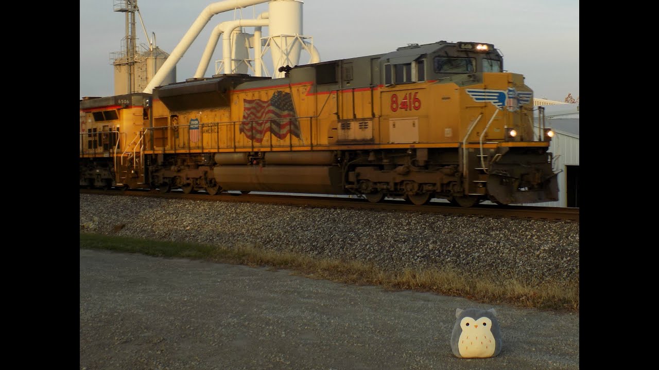 UP 8416 leads NS 27K south through Ossian - YouTube