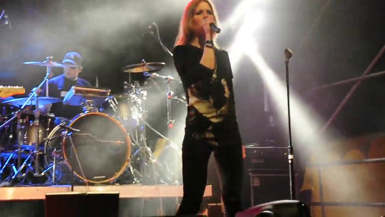 Ann'So M 'Monte le son' Live - YouTube Music