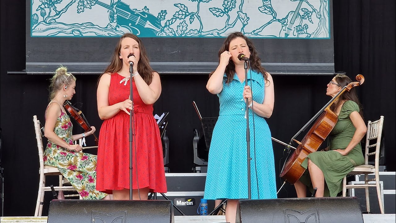 The Unthanks - Sorrows Away (Love is Kind) - 2022-07-17 Folk by the Oak ...