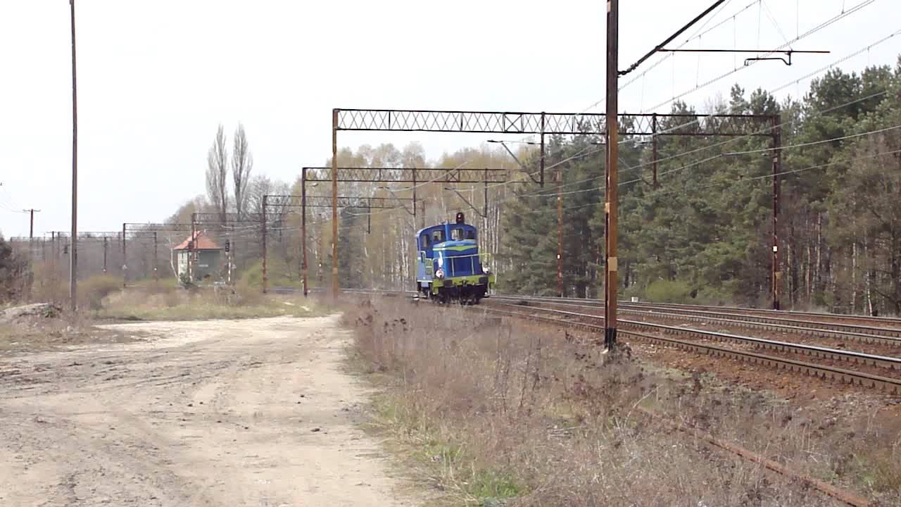Niebieska SM30-105 PKP Cargo Service, Stary Kisielin - YouTube