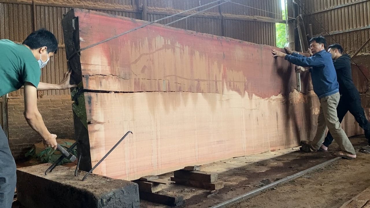 Young Carpenter Operates the World's Most Powerful Cutting Machine ...