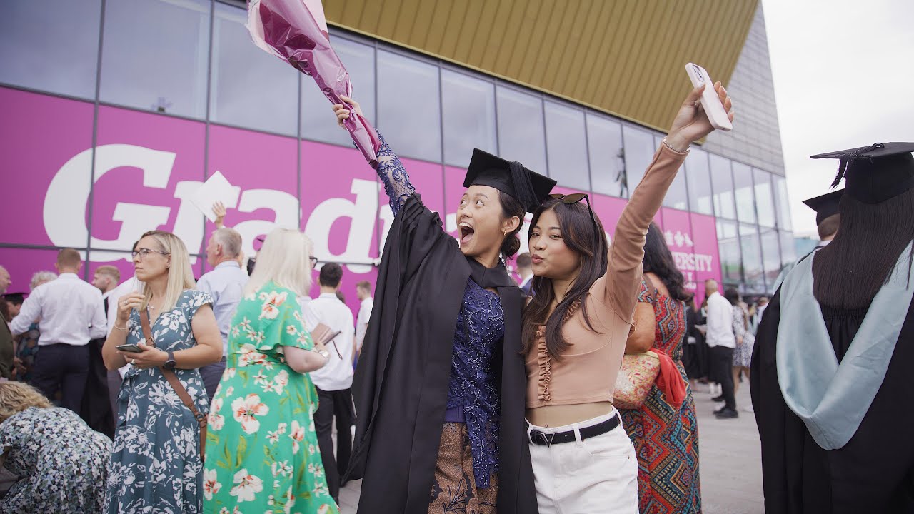 University of Hull - Graduations 2022 - YouTube