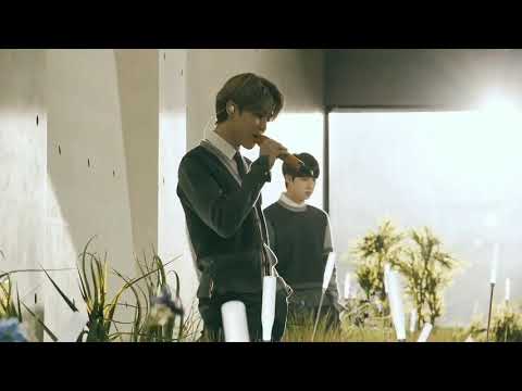 Jimin and V Blue and grey - BTS MTV Unplugged performance of \